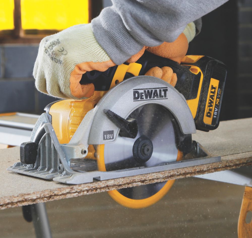 Saws | Power Saws — Screwfix EU