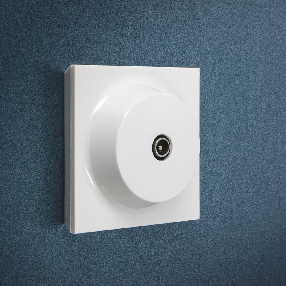 Wall mounted Switches & Sockets — Screwfix EU