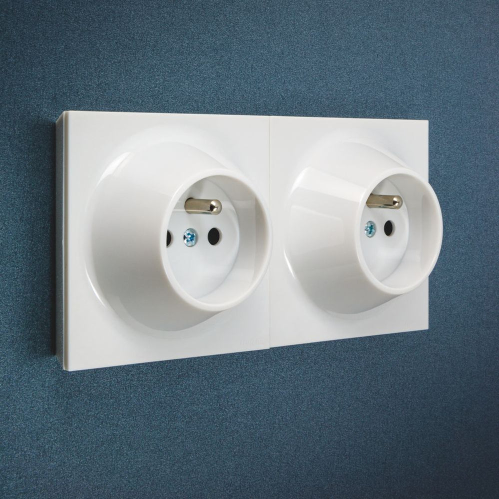 Wall mounted Switches & Sockets — Screwfix EU